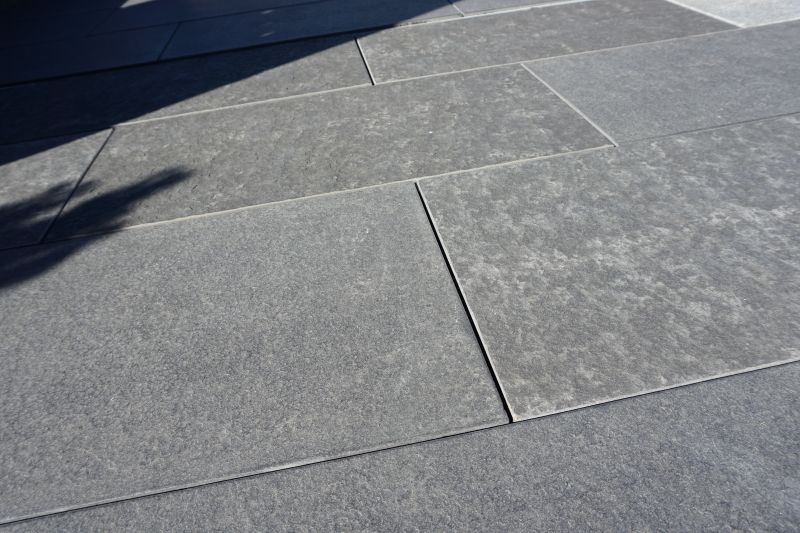 Basalt-Terrassenplatte Sanoku Elegance - Naturstein - Leinweber ...